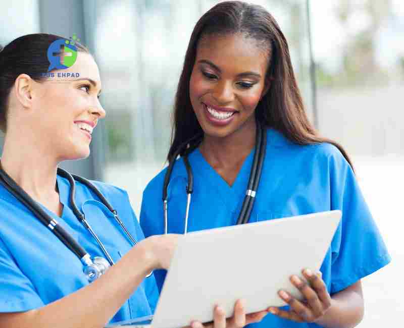 L’Infirmière Coordinatrice en Ehpad : Un Rôle Clé dans le Soin des Aînés